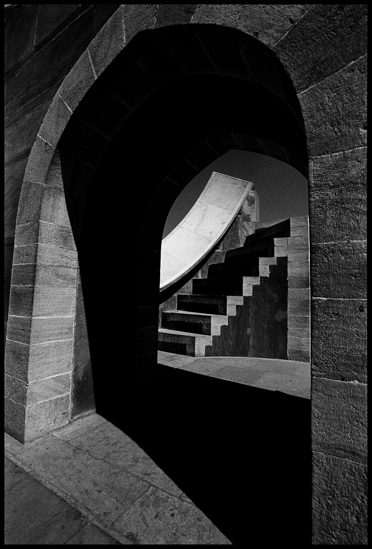 Simon Chaput Reveals His Photographs of India's Ancient Sundials – SURFACE