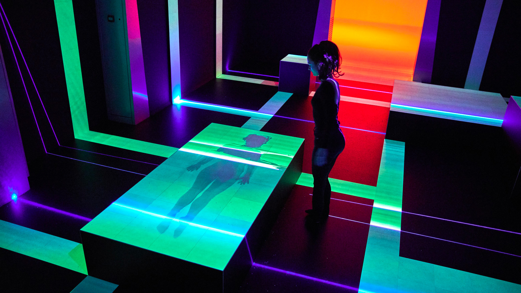 Daan Roosegaarde: Presence – SURFACE