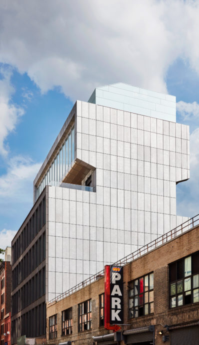Pace Chelsea Reopens With Fred Wilson's 'Chandeliers' – SURFACE