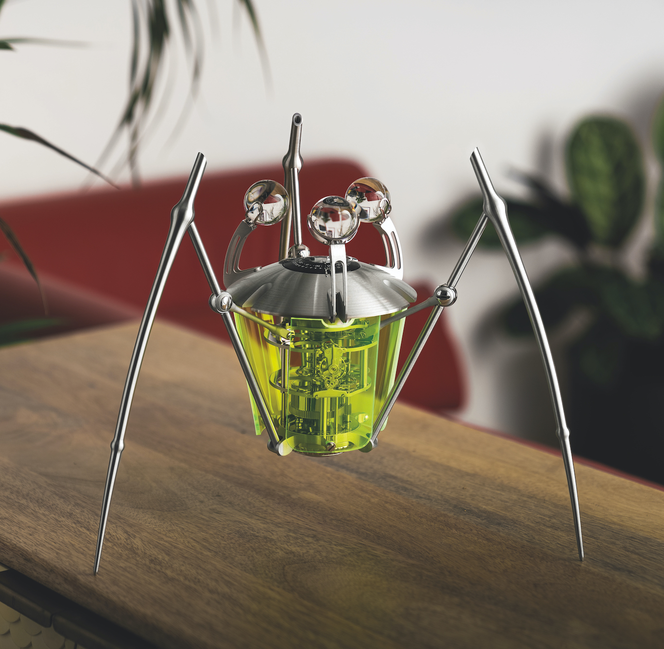 This Insect-Like Table Clock Looks and Feels Alive – SURFACE