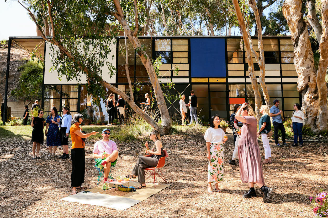 A Sunny Picnic to Celebrate Charles and Ray Eames – SURFACE