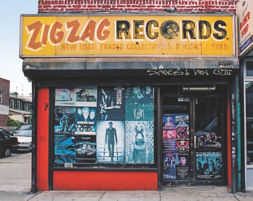 A Photographic Ode to New York’s Vanishing Mom-and-Pop Shops – SURFACE