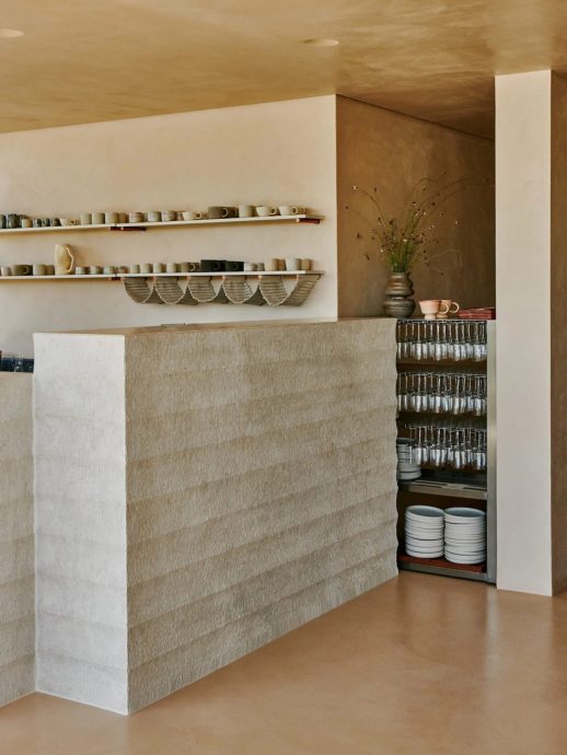 Portugal’s Algarve Region Stars at Newcomer Austa – SURFACE